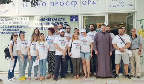 Υπάλληλοι πολυκαταστήματος παρέδωσαν στην Τράπεζα Τροφίμων της Ι ...