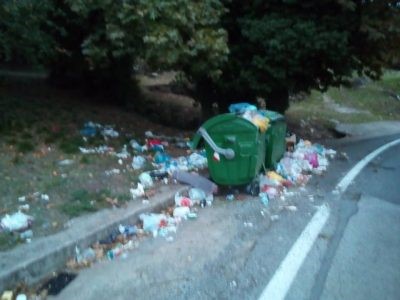 H αδυναμία αποκομιδής των απορριμμάτων απειλεί τη Νέδα. | farenews.gr